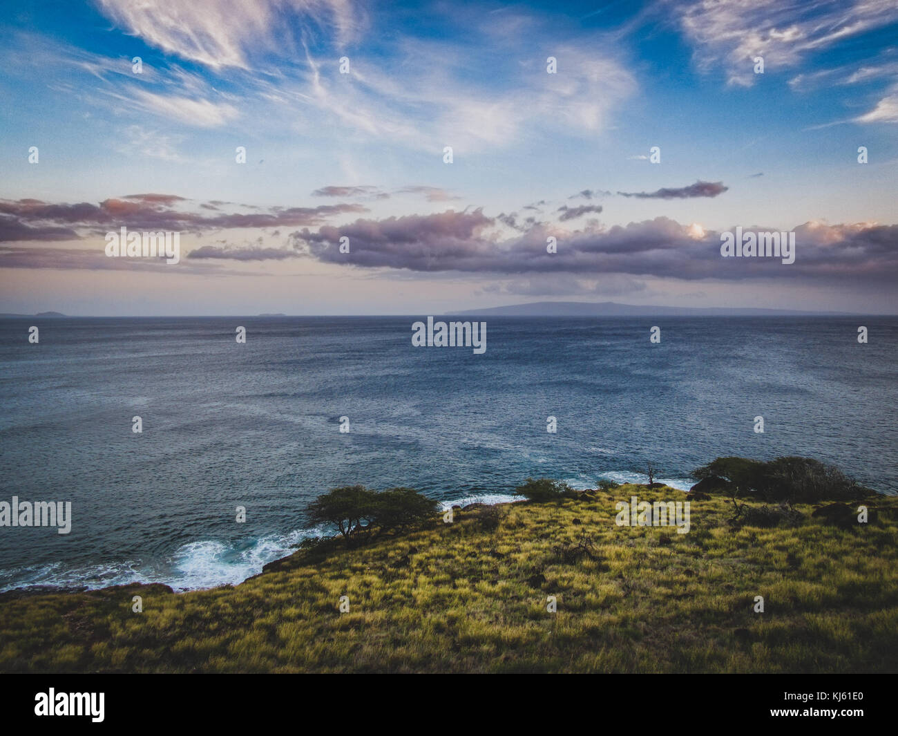 Colorful coastal sunset at Whale Lookout Point on the coast of Maui ...
