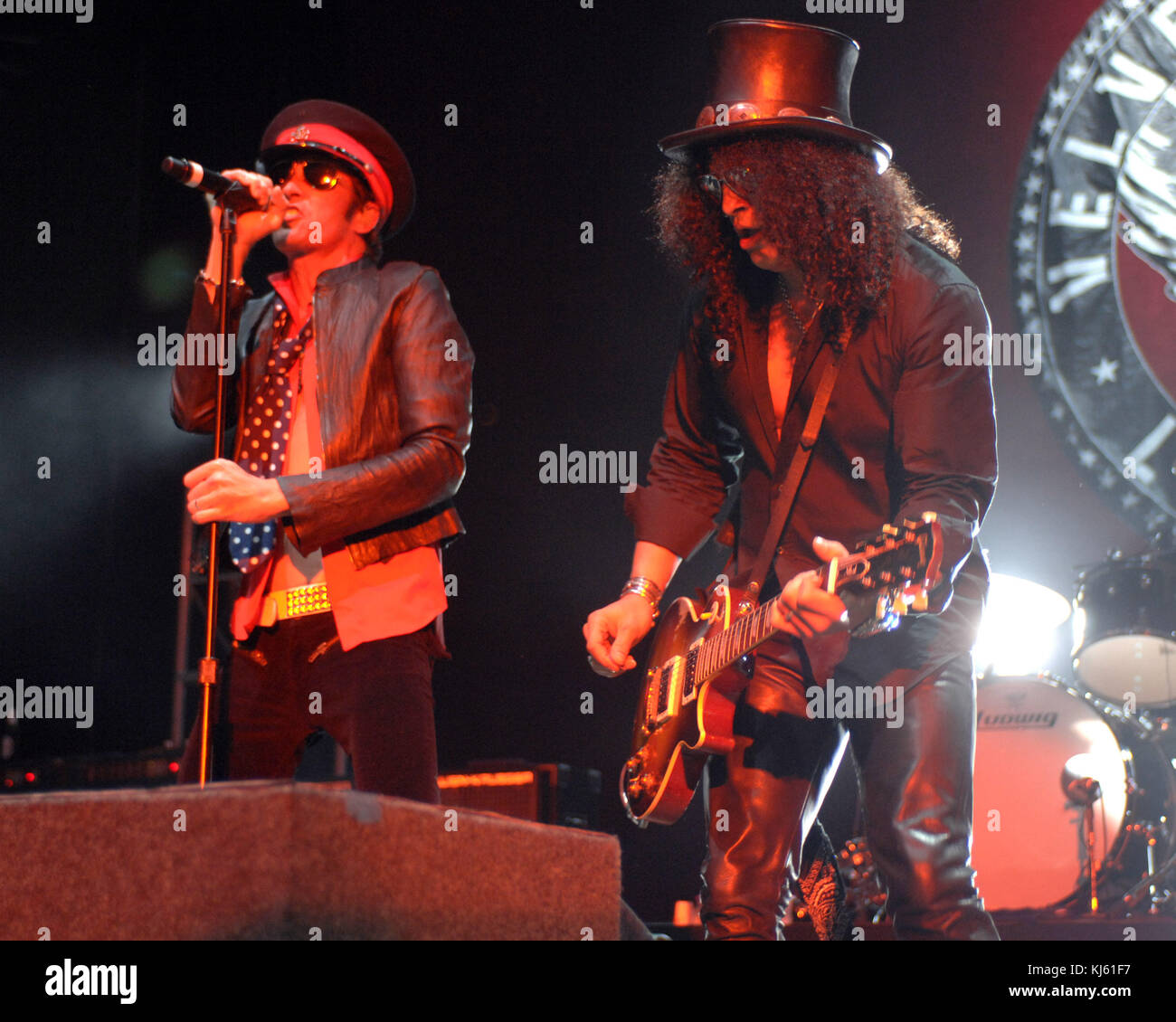 WEST PALM BEACH , FL - OCTOBER 07: Slash of Velvet Revolver performs ...