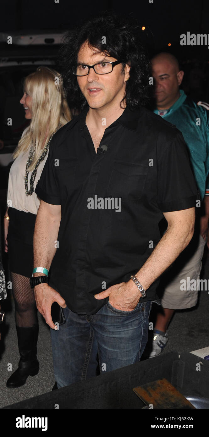 MIAMI - NOVEMBER 18:Kerry Simon the "Iron Chef" winner known as the ...