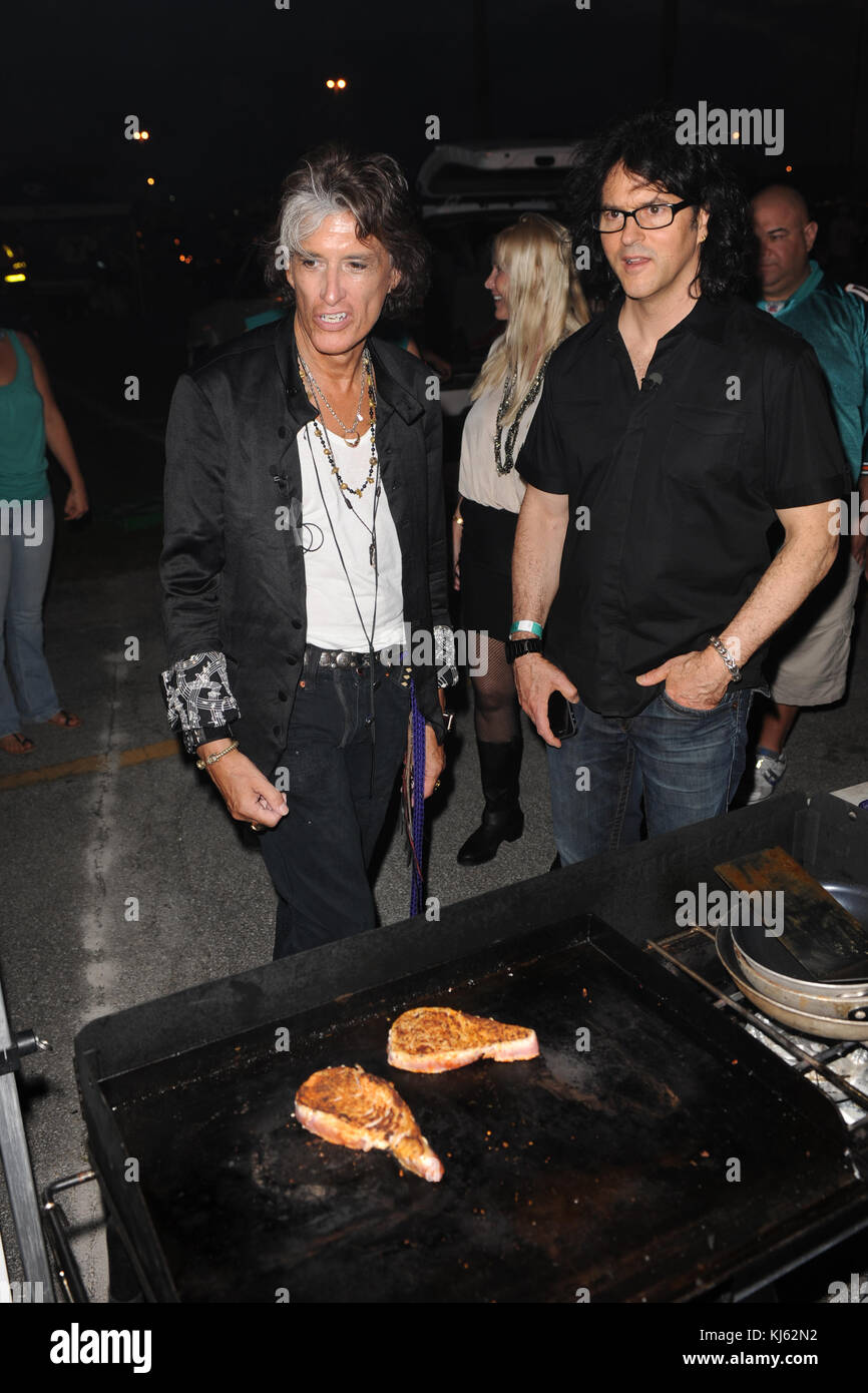 MIAMI - NOVEMBER 18:Kerry Simon the "Iron Chef" winner known as the ...