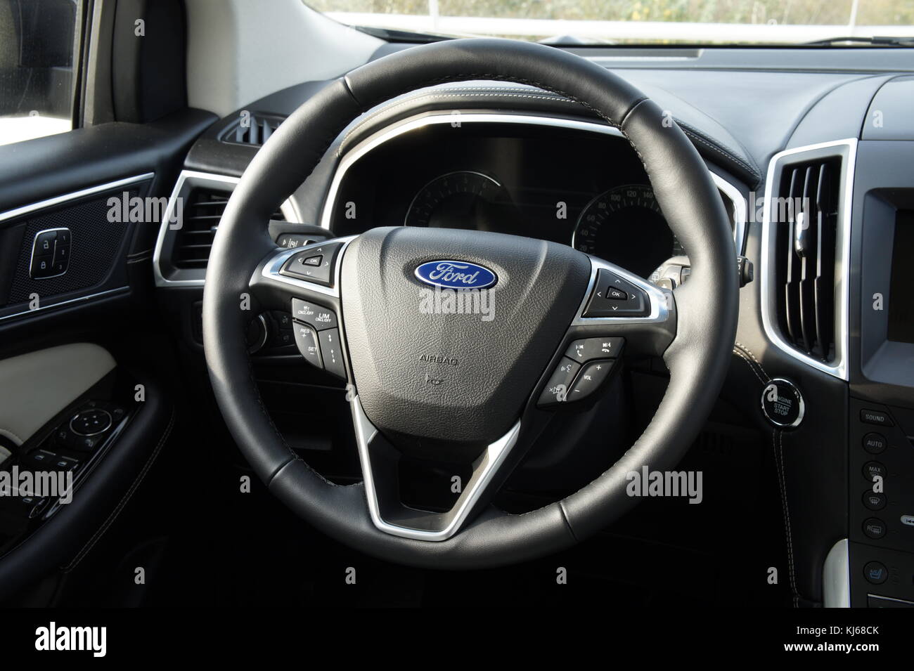 2017 Ford Edge Vignale 2.0 TDCI (European version) - steering wheel ...