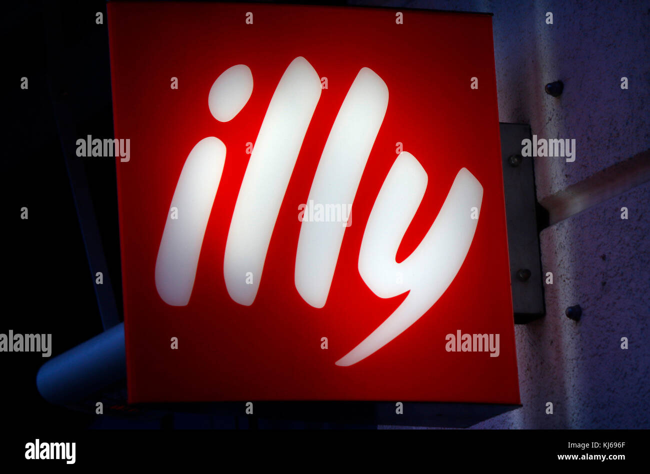 Illy logo hi-res stock photography and images - Alamy