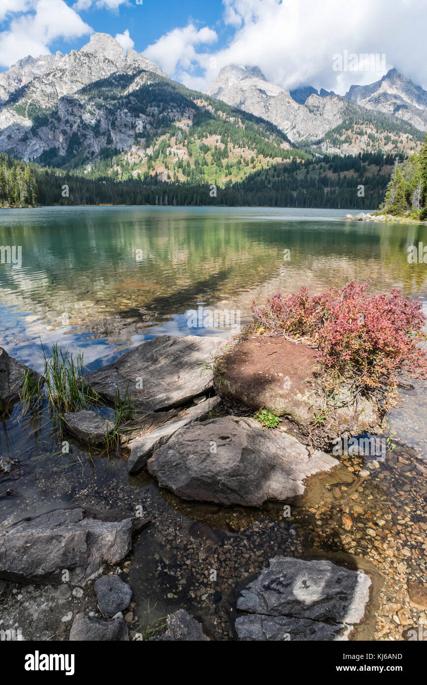 Taggart Lake and the Grand Teton mountains at Grand Teton National Park ...