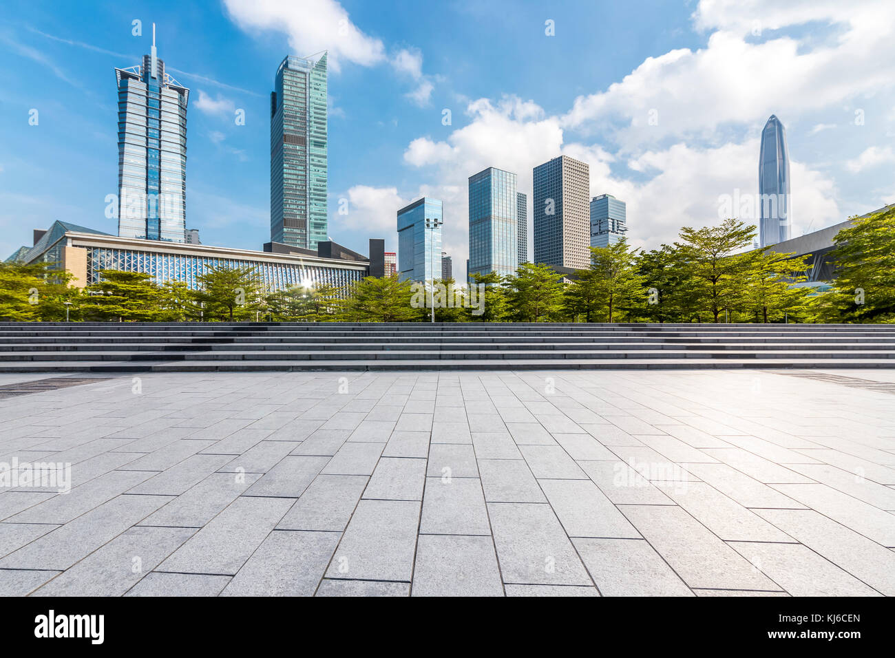Empty square and modern building hi-res stock photography and images ...