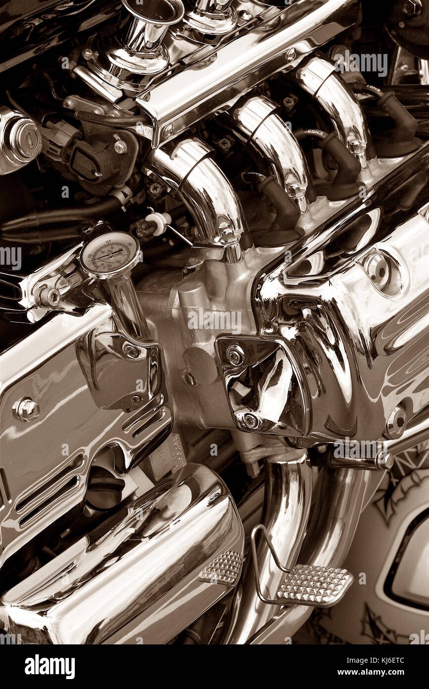 Gold and chrome engine hi-res stock photography and images - Alamy