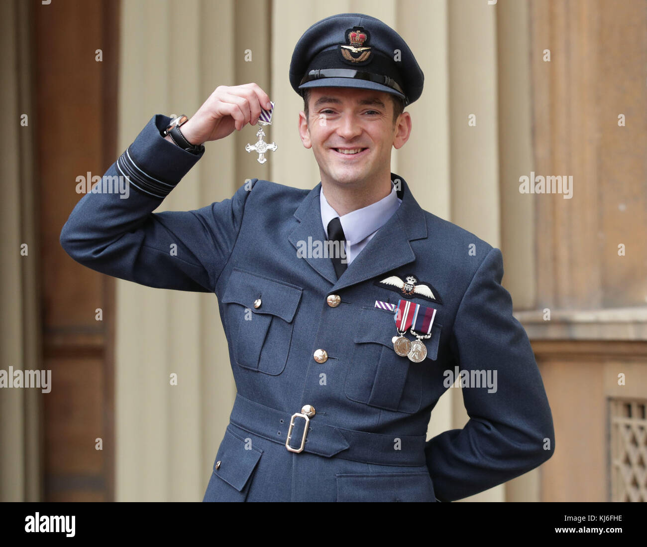 Distinguished flying cross uk hi-res stock photography and images - Alamy