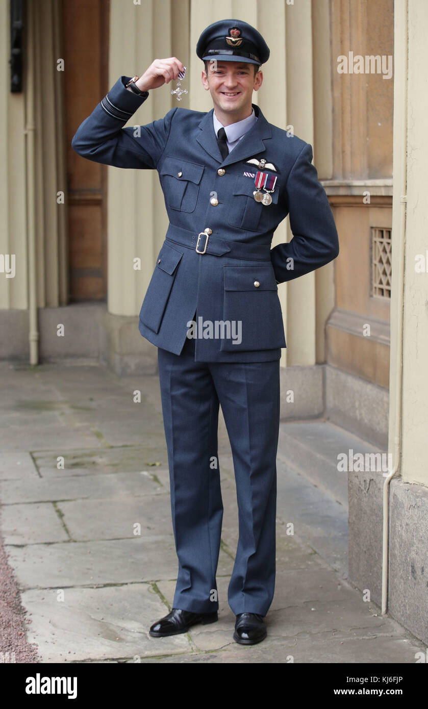 Distinguished flying cross uk hi-res stock photography and images - Alamy