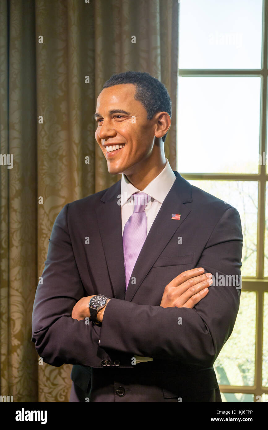 Barack obama statue hi-res stock photography and images - Alamy