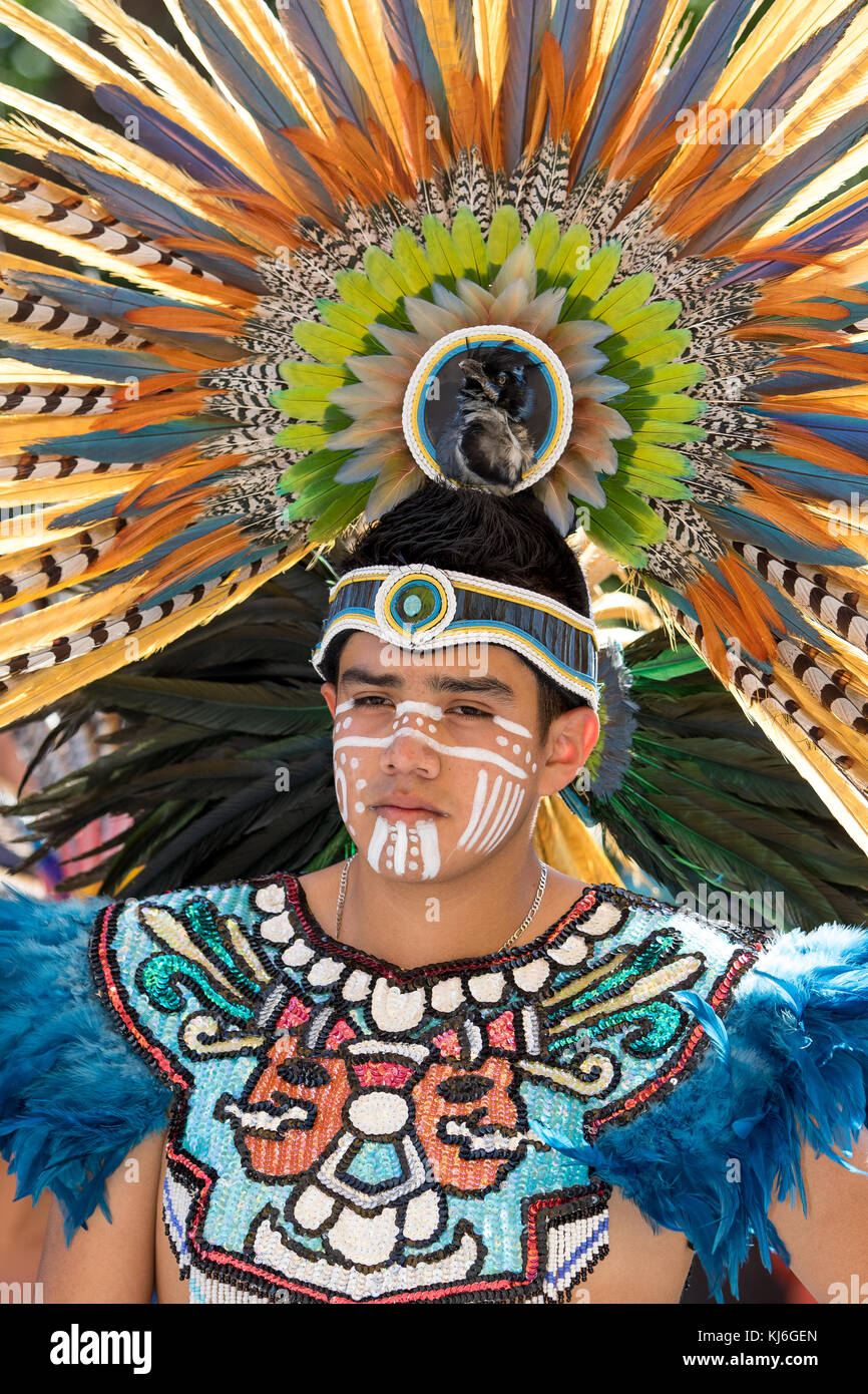 Indigenous mexico traditional dress hi-res stock photography and images ...