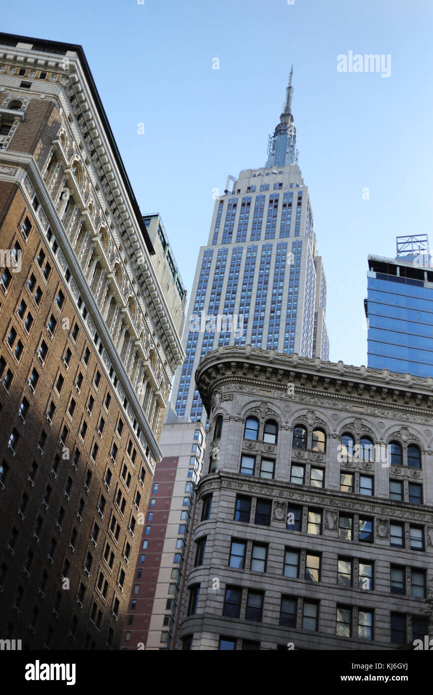 NEW YORK CITY, NY, USA - OCTOBER 2017 - View of the empire state ...