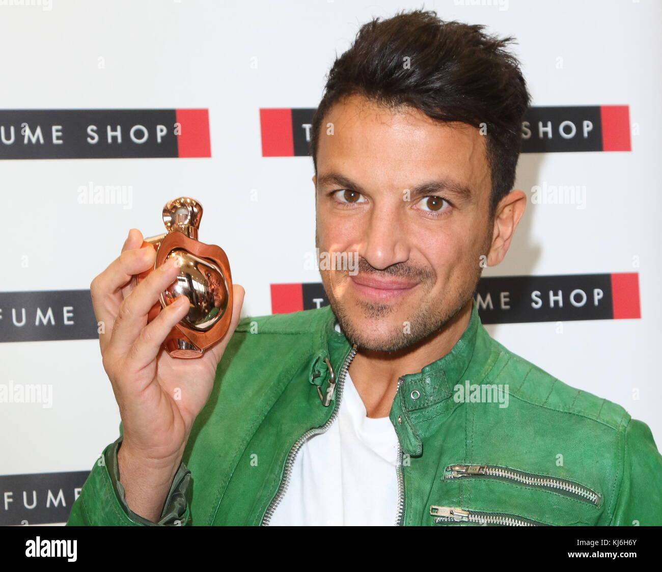 Peter Andre signing his new fragrance 'Gold' at The Perfume Shop, Crown ...