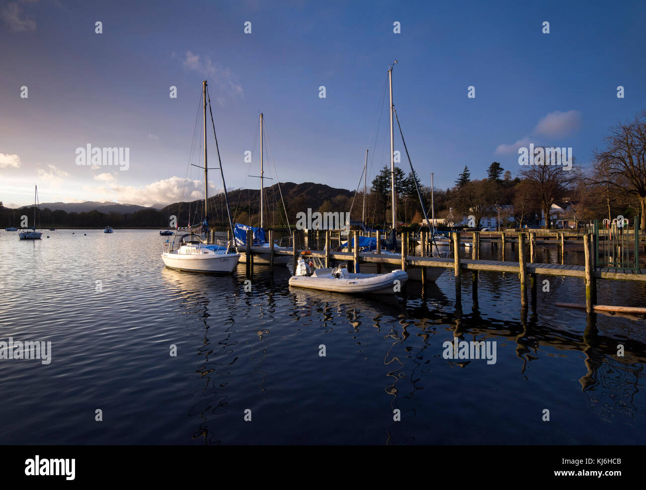 Sunset at Waterhead Pier on Lake Windermere near Ambleside, Cumbria ...