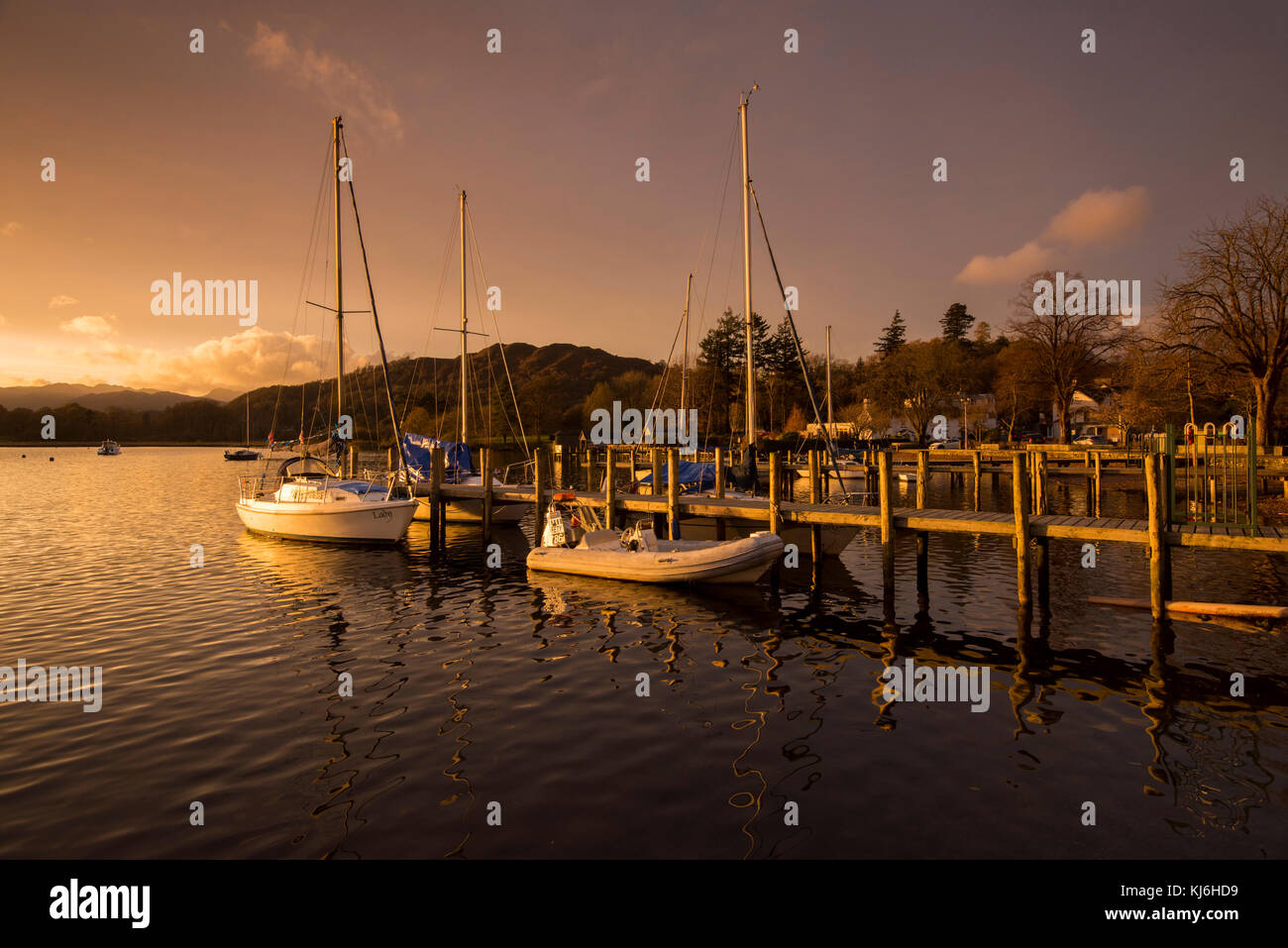 Sunset at Waterhead Pier on Lake Windermere near Ambleside, Cumbria ...