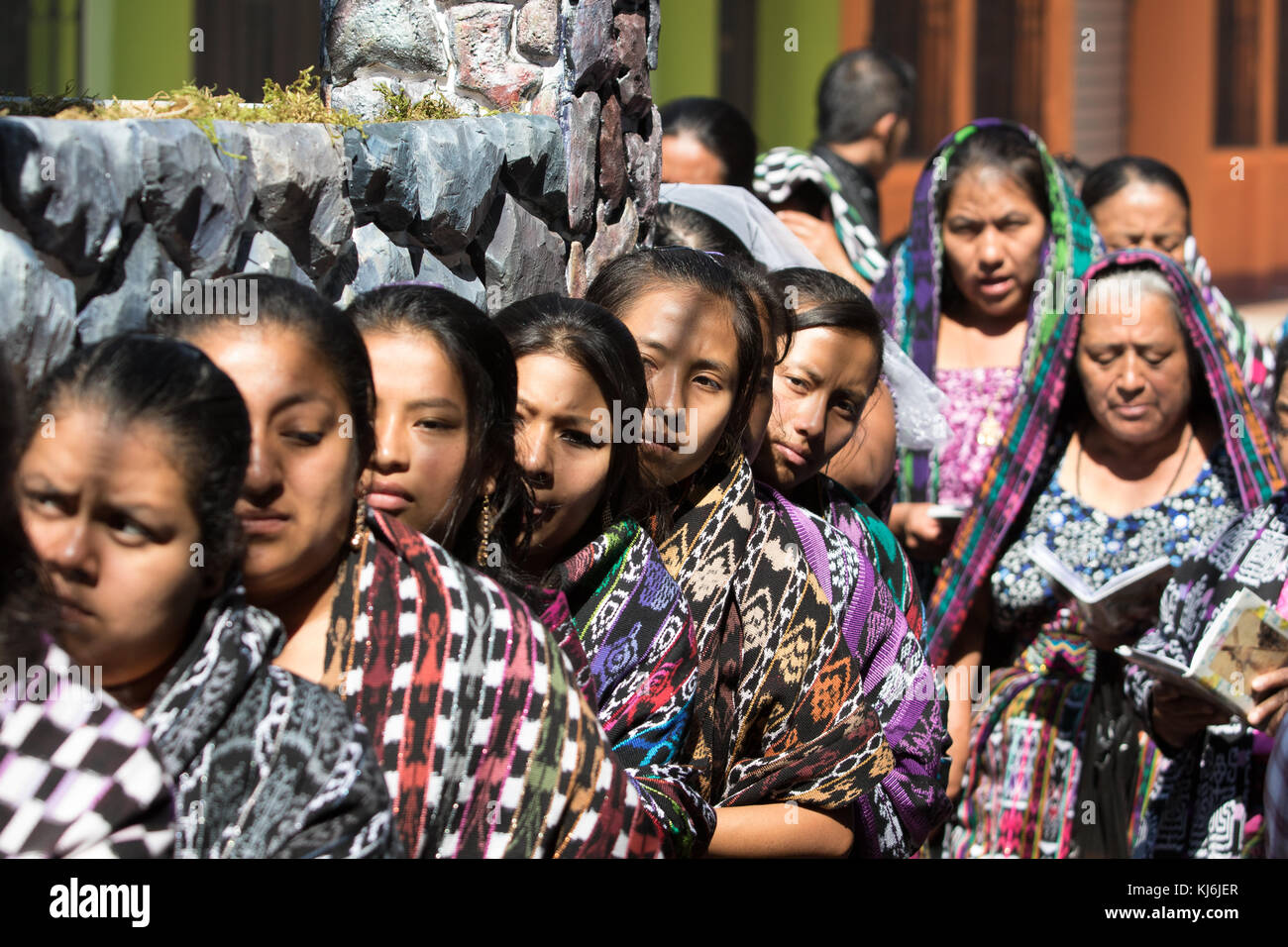 Maya women carrying hi-res stock photography and images - Alamy