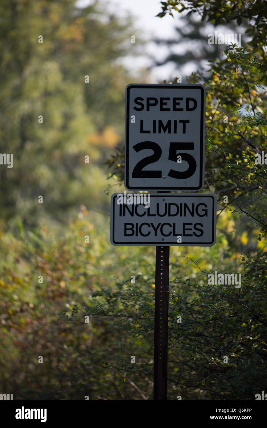 Speed limit for bicycles Stock Photo - Alamy