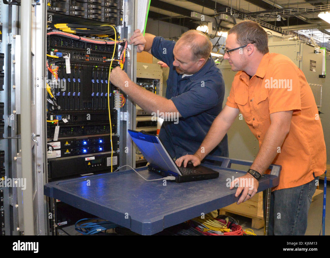 SAN DIEGO (June 18, 2014) SAIC contract support technicians Jason Lees ...