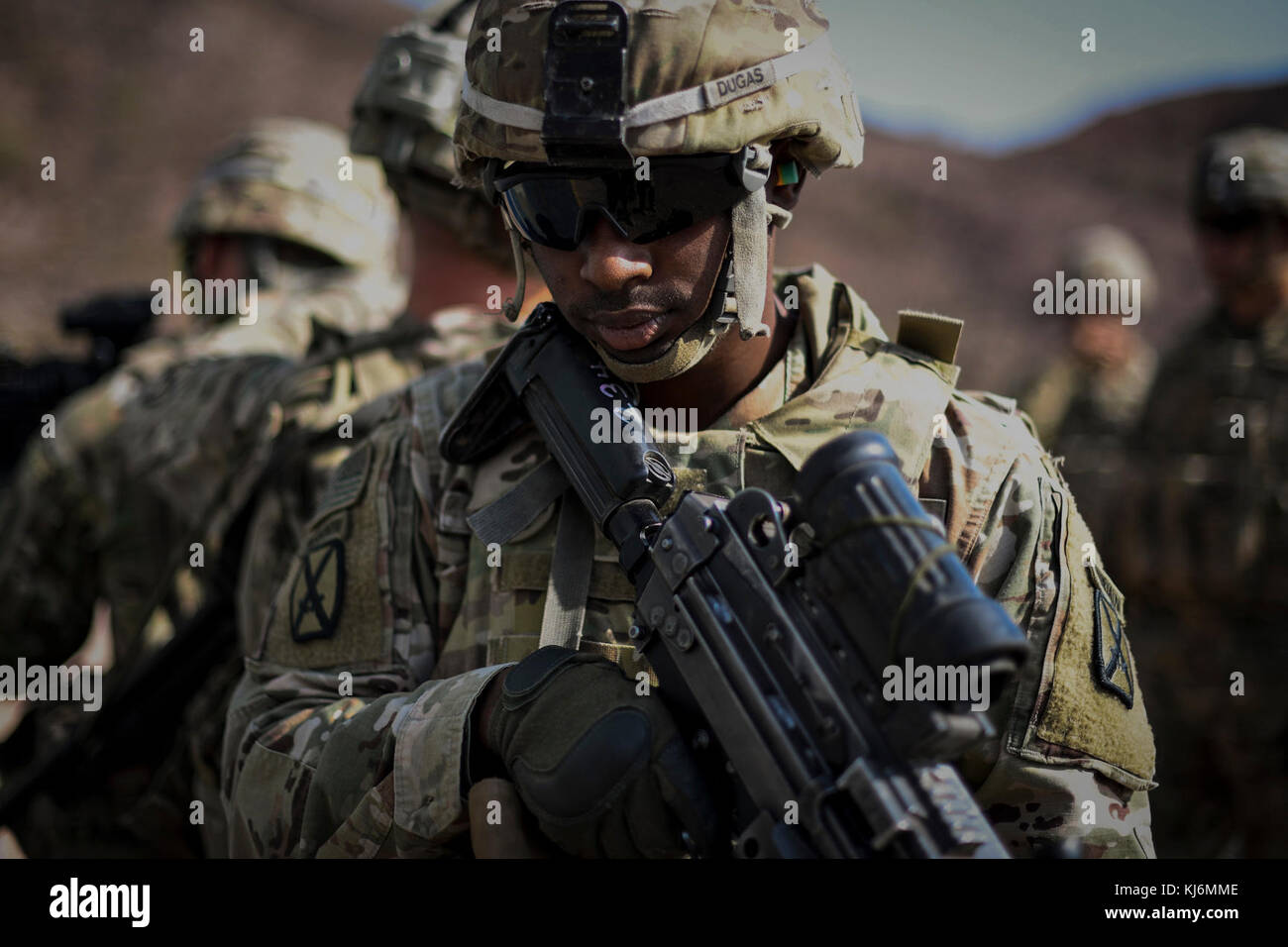 U.S. Army Soldiers from Battle Company, 1-32 Infantry, 1st Brigade ...