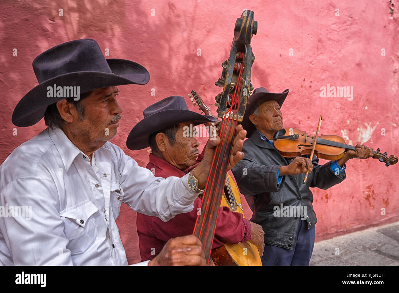 street musicians in Mexico Stock Photo - Alamy