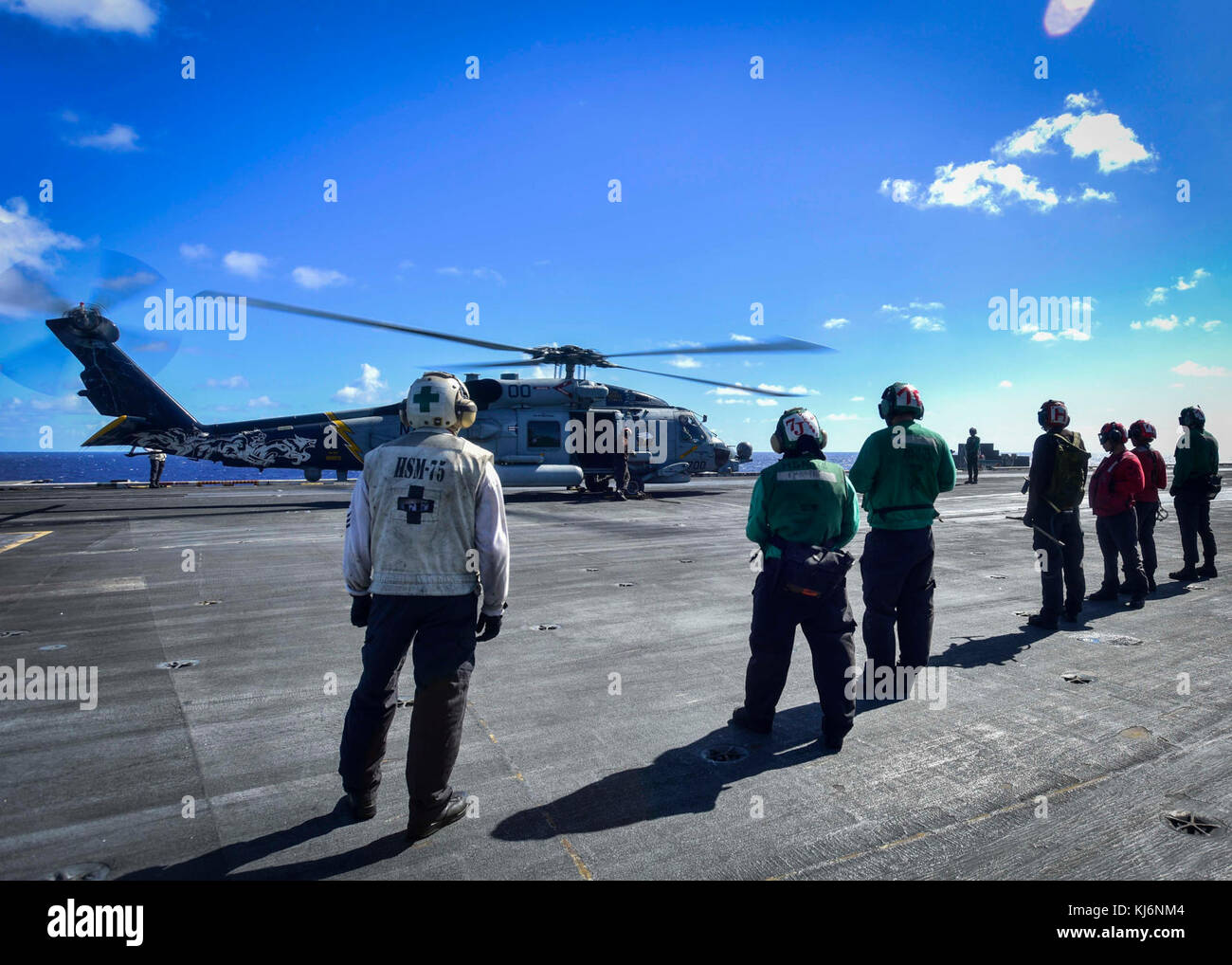 U s navy sailors push hi-res stock photography and images - Alamy