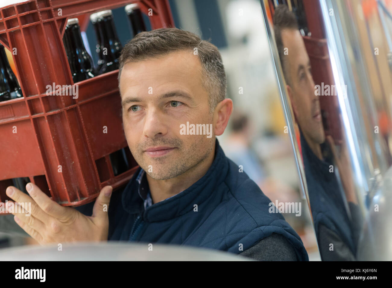 man carrying crate of beers Stock Photo - Alamy