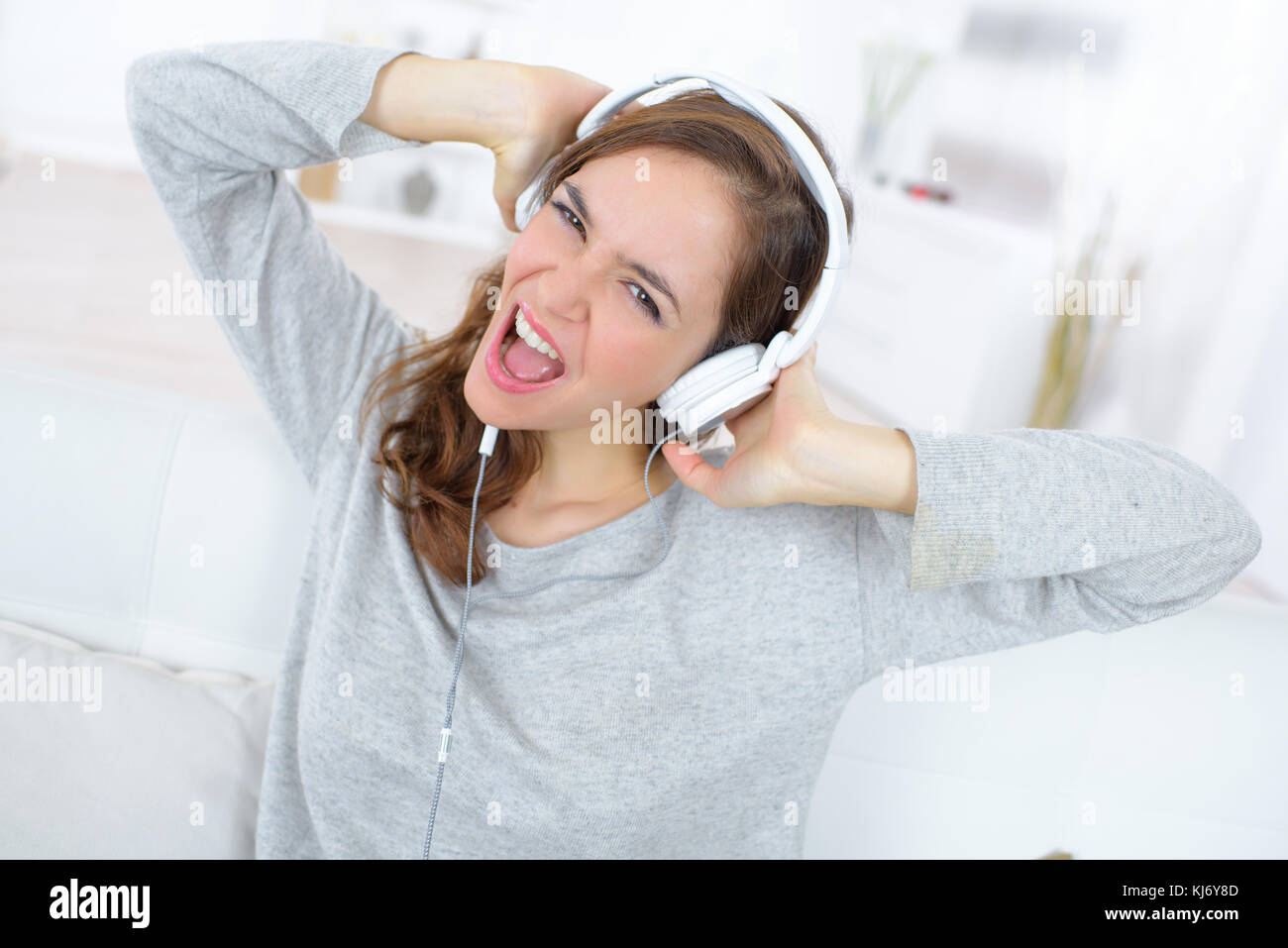 woman shouting to the music Stock Photo - Alamy