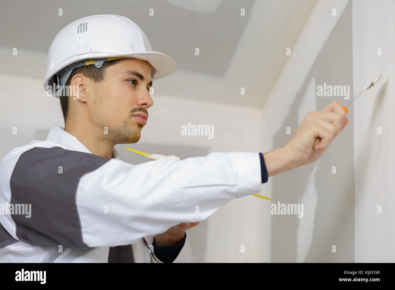 Manual worker applying plaster hi-res stock photography and images - Alamy