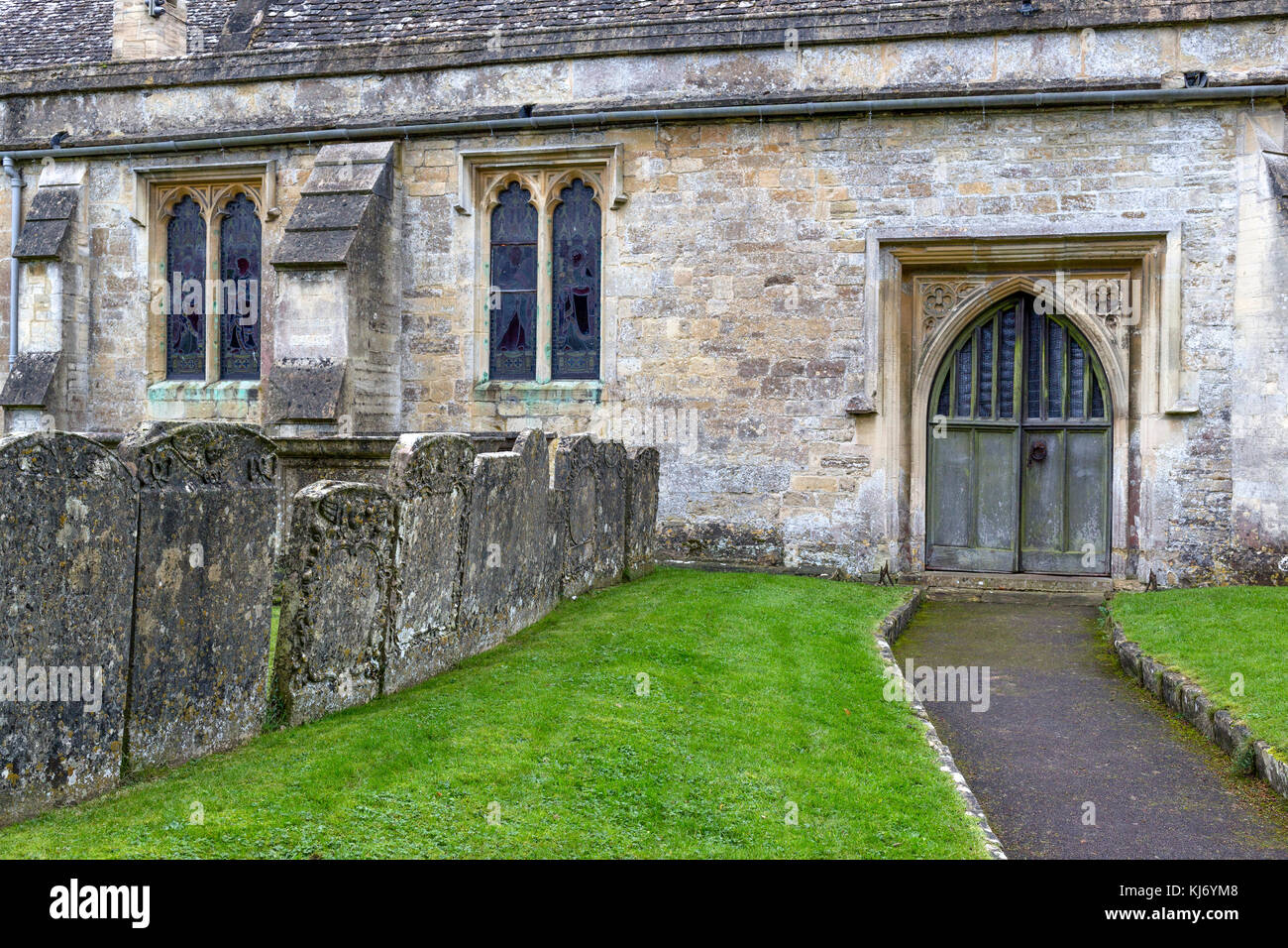 An english country churchyard hi-res stock photography and images - Alamy