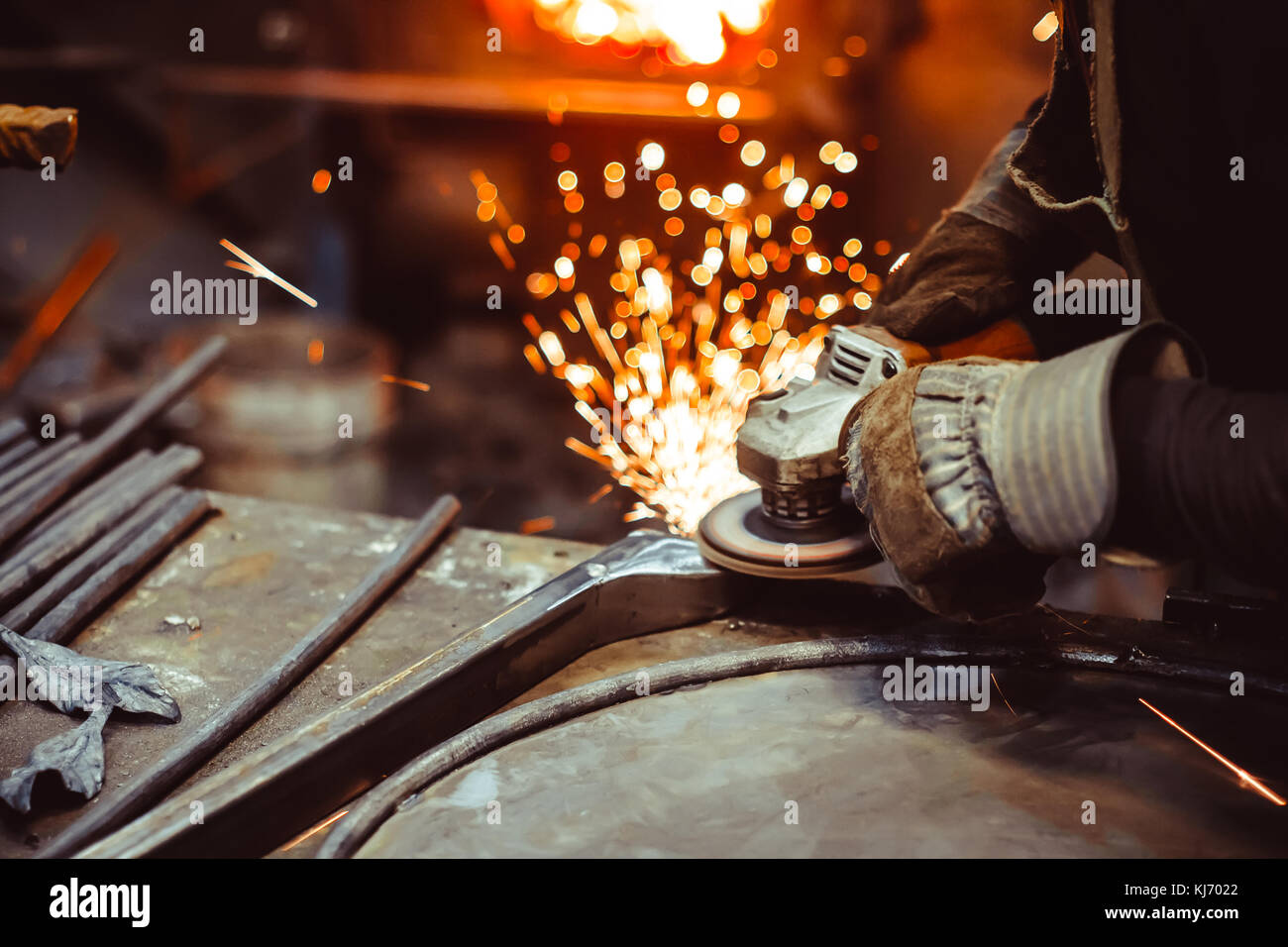 worker sawing the iron Stock Photo - Alamy