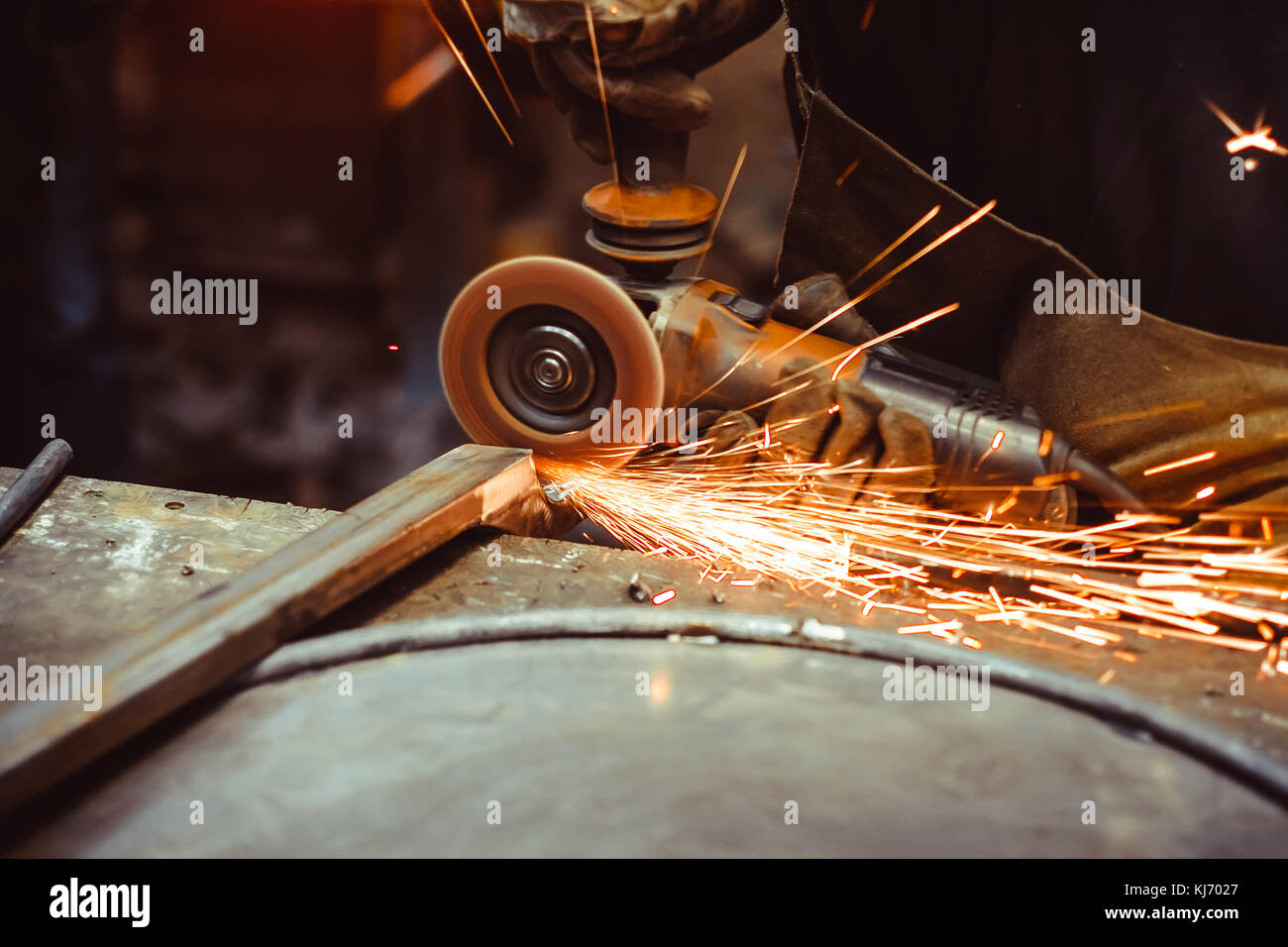 worker sawing the iron Stock Photo - Alamy