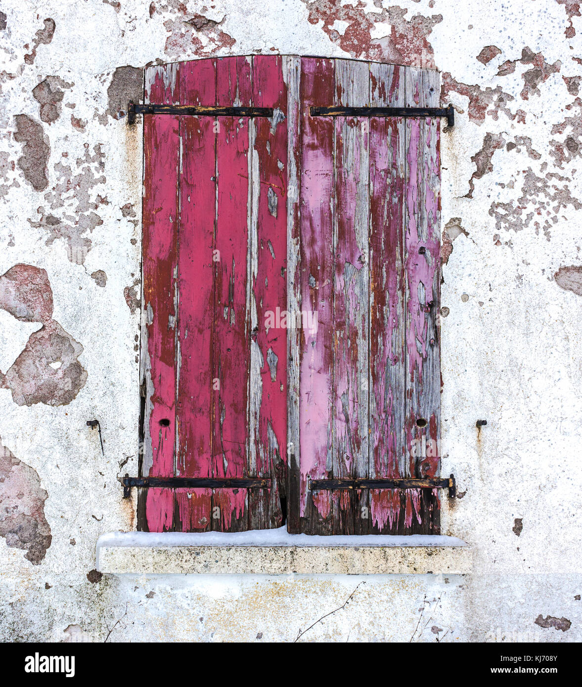 Vertical window shutters hi-res stock photography and images - Alamy