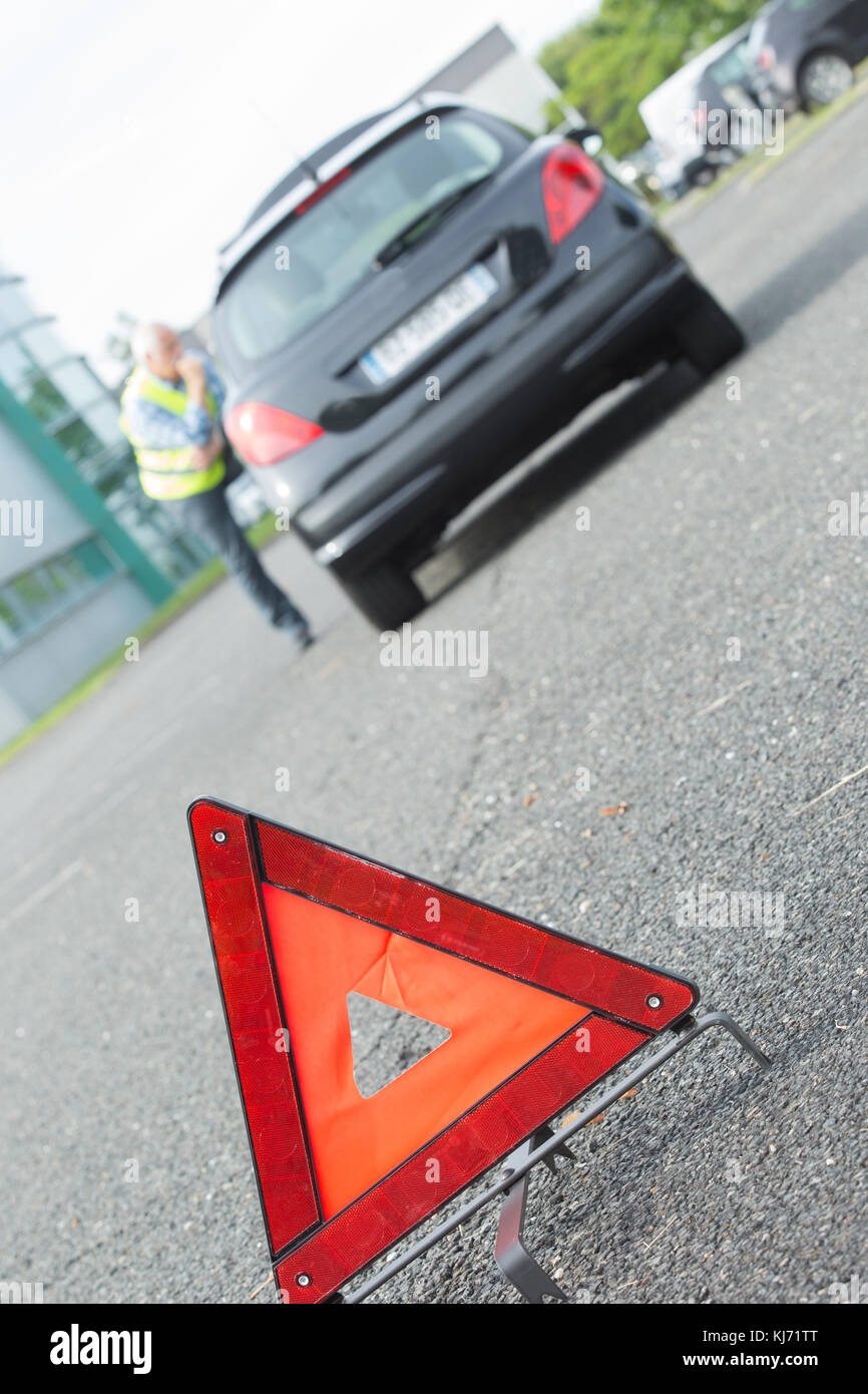 warning triangle behind stalled car Stock Photo - Alamy