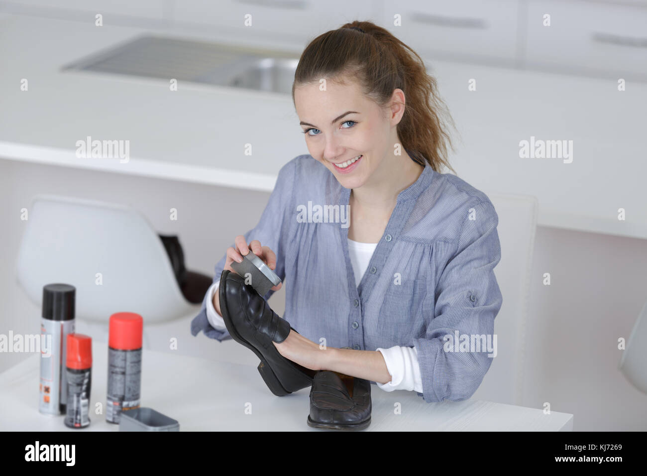 Shoe wiping hi-res stock photography and images - Alamy