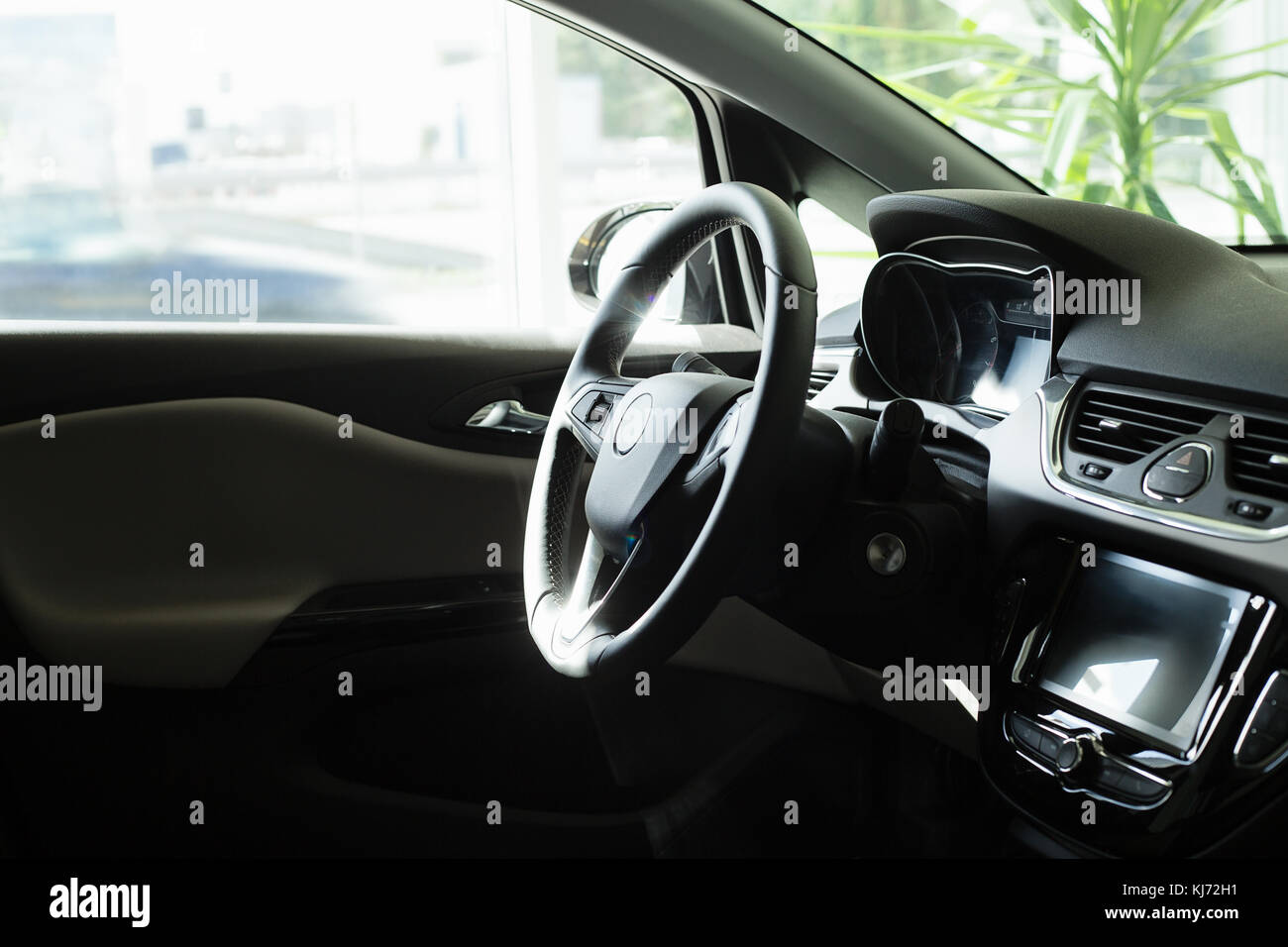 Car showroom inside nobody hi-res stock photography and images - Alamy