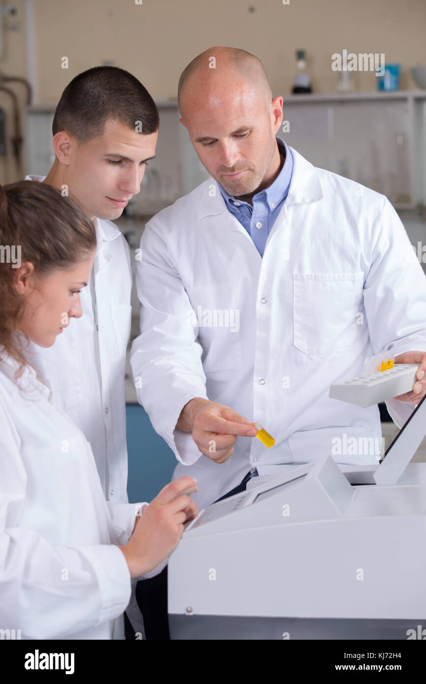 Young people training to use laboratory equipment Stock Photo - Alamy