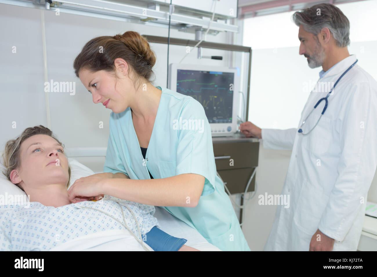 Doctor consulting room bed hi-res stock photography and images - Alamy