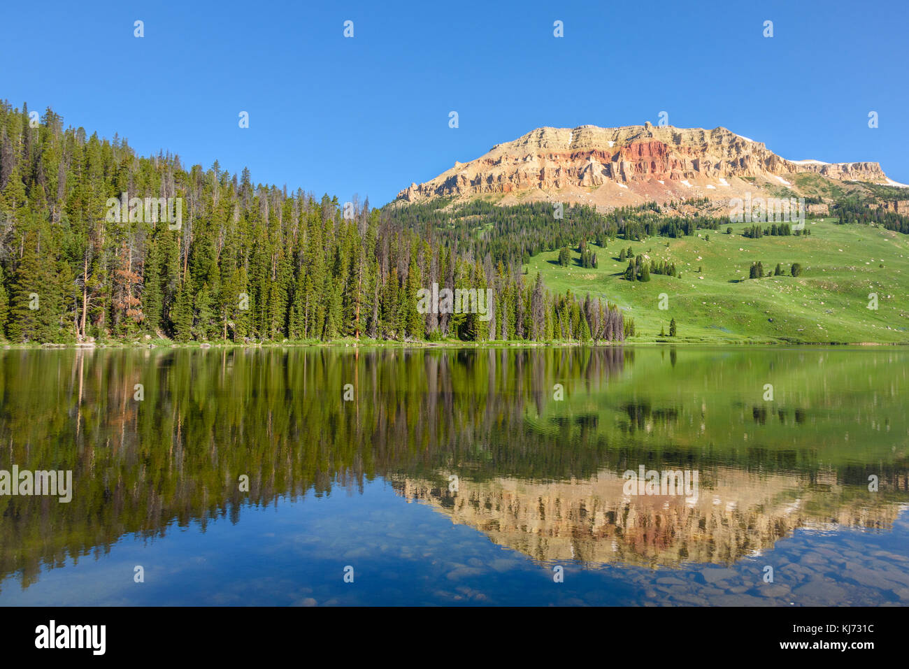 Beartooth Butte mountain and Bear Lake Stock Photo - Alamy