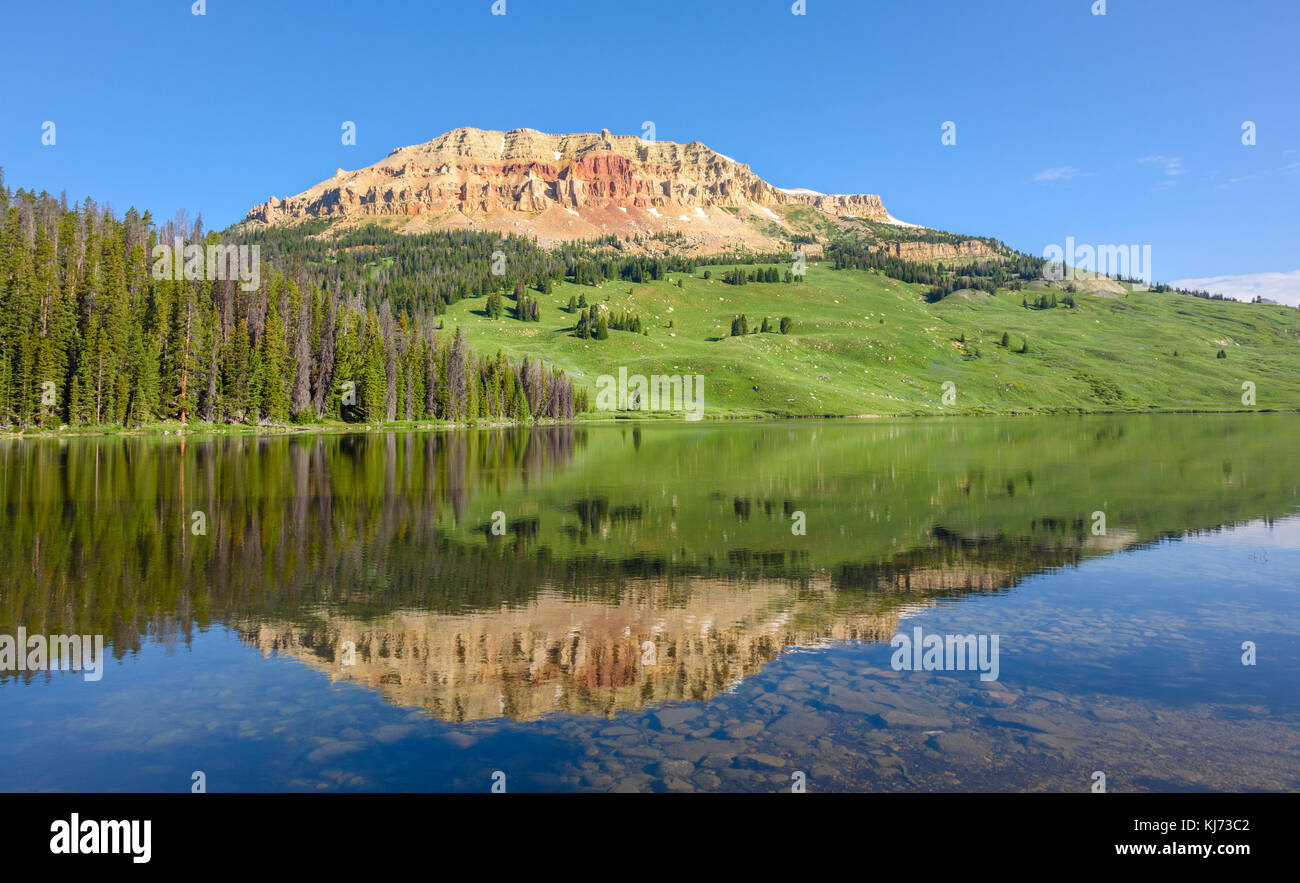 Beartooth Butte mountain and Bear Lake Stock Photo - Alamy