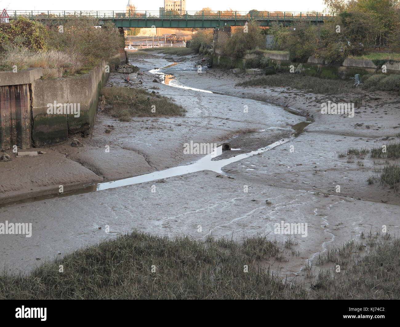 Drainage outfall stream Strood Stock Photo - Alamy
