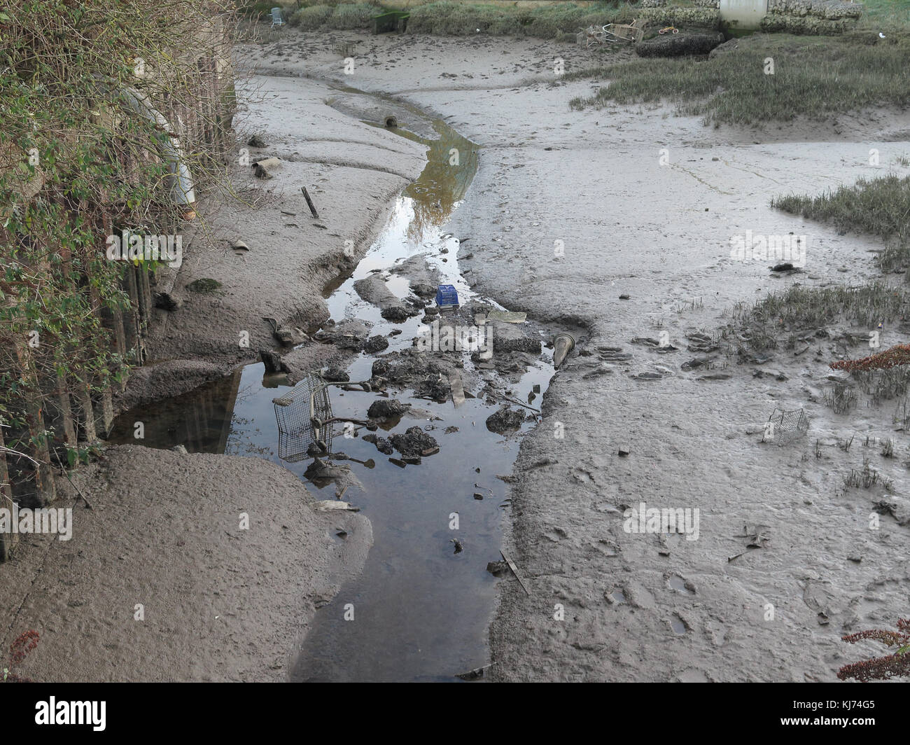 Drainage outfall stream Strood Stock Photo - Alamy