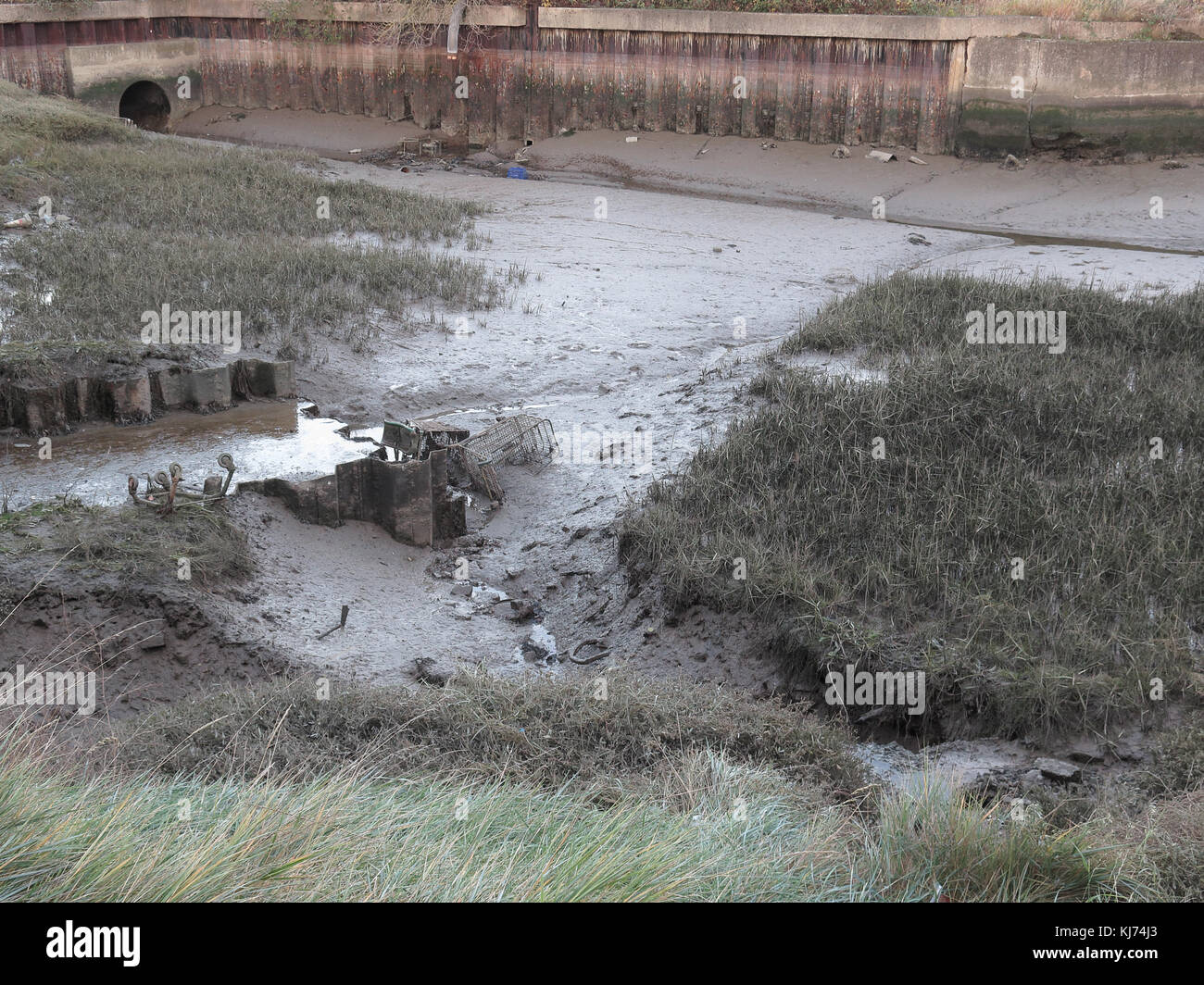 Drainage outfall stream Strood Stock Photo - Alamy