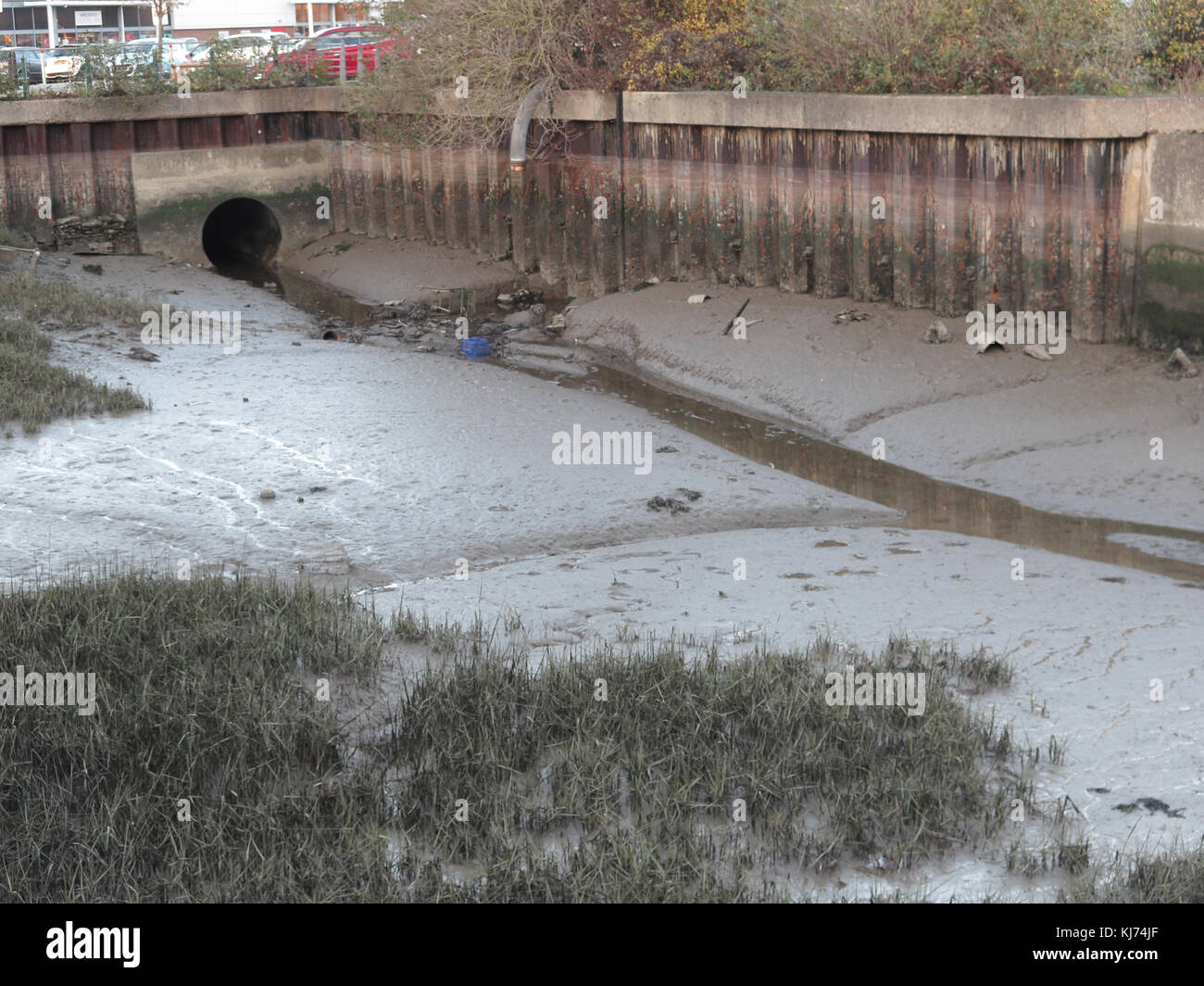 Drainage outfall stream Strood Stock Photo - Alamy