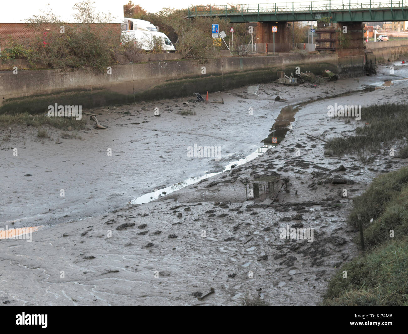 Drainage outfall stream Strood Stock Photo - Alamy