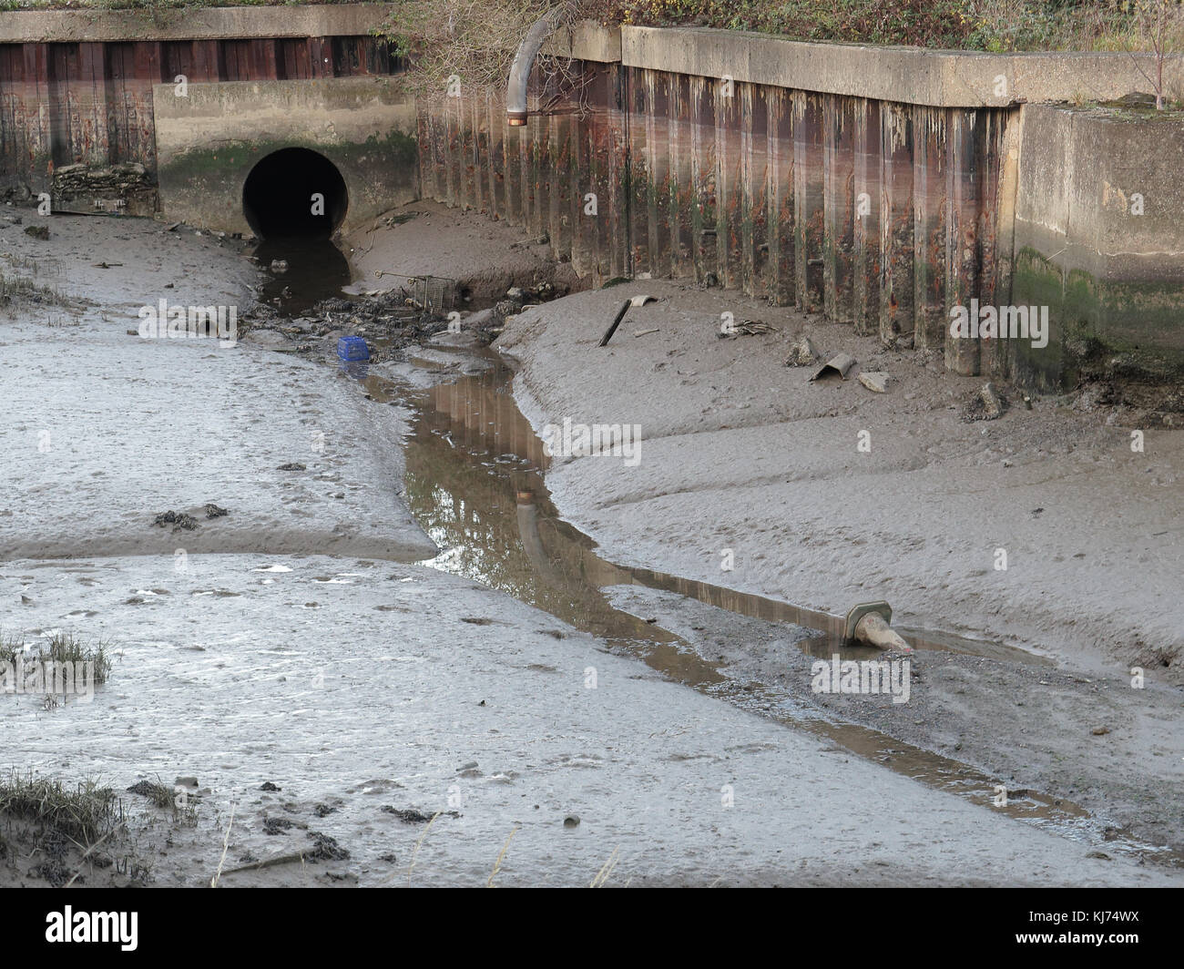 Culvert outfall hi-res stock photography and images - Alamy