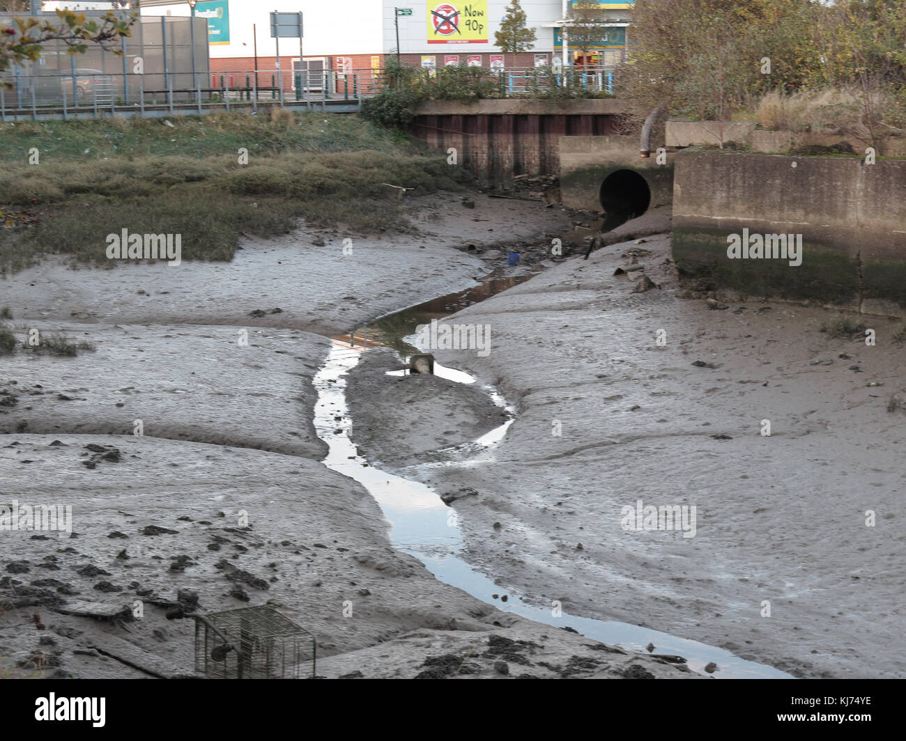 Drainage outfall stream Strood Stock Photo - Alamy