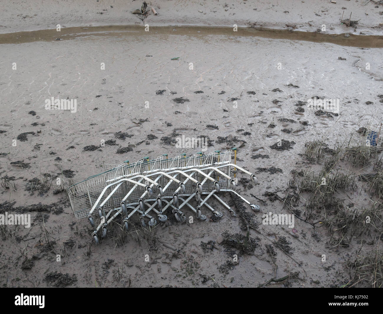 Drainage outfall stream Strood Stock Photo - Alamy