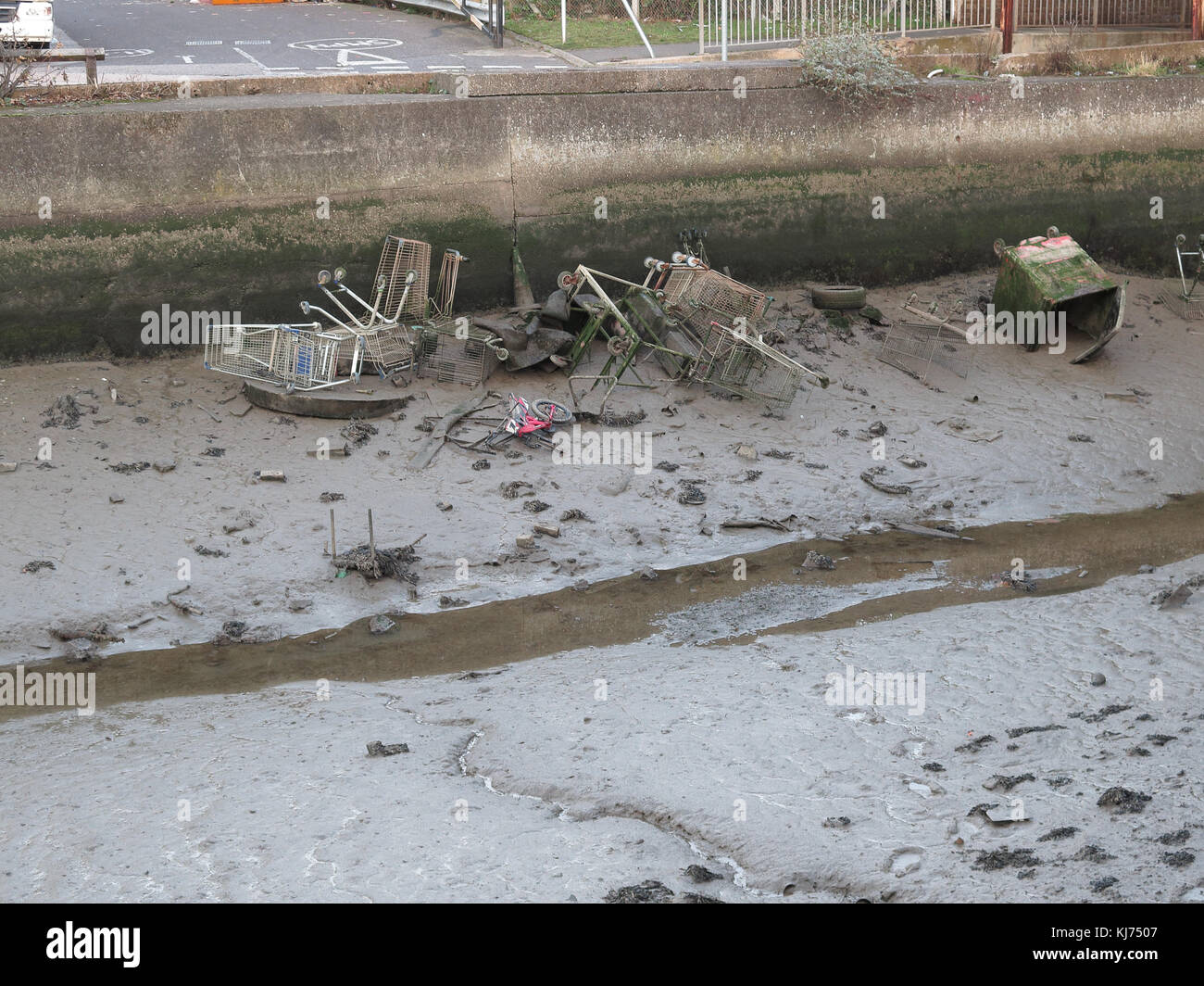 Drainage outfall stream Strood Stock Photo - Alamy