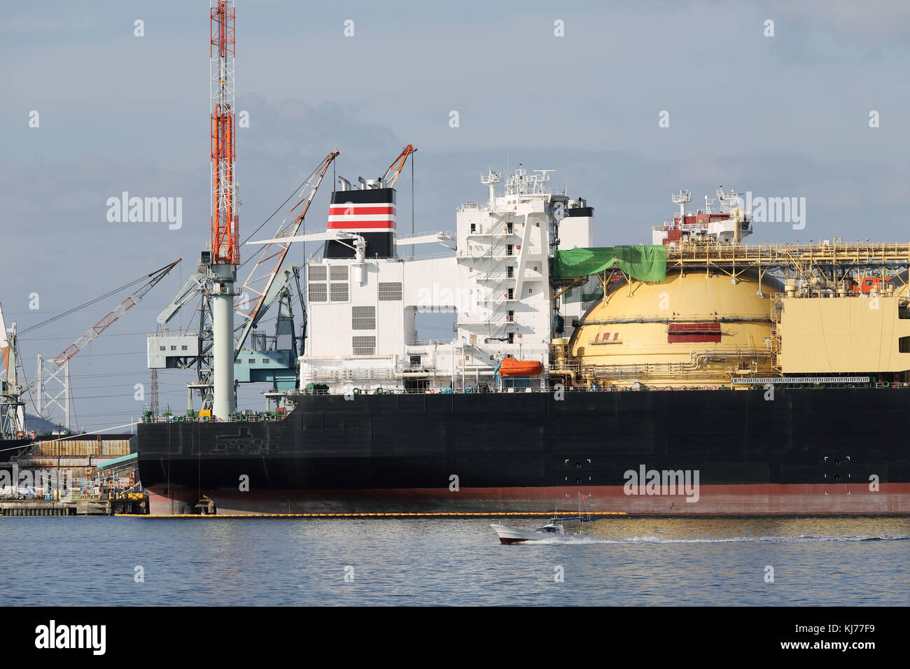 Large container vessel docked in hi-res stock photography and images ...
