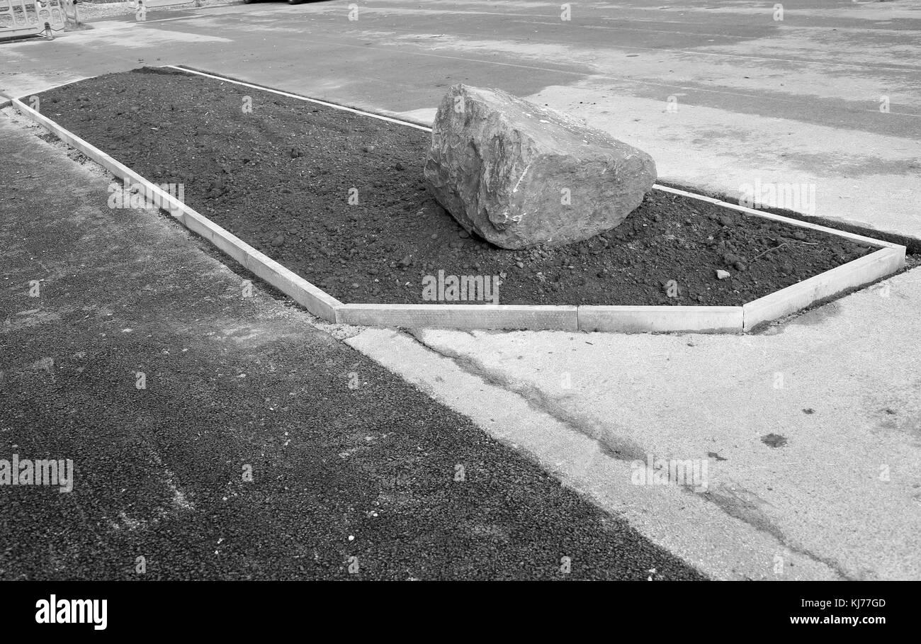 Raised kerb hi-res stock photography and images - Alamy