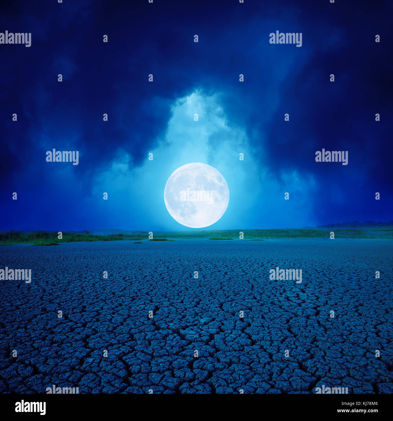 Big full moon hi-res stock photography and images - Alamy