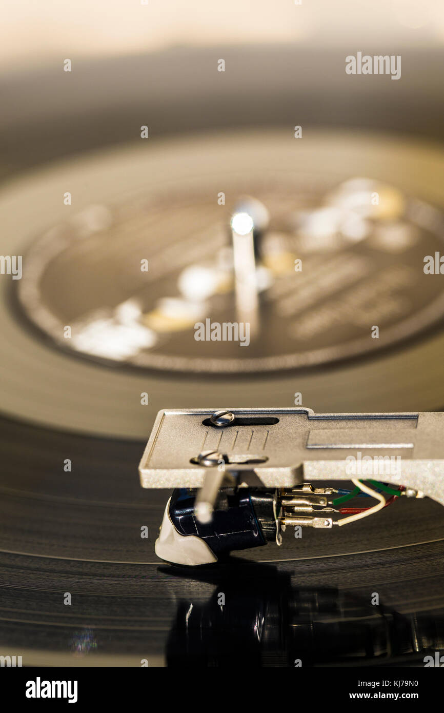 record player stylus on a rotating disc Stock Photo - Alamy